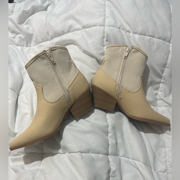 Universal Thread | Shoes | Universal Thread Off White Western Boots ...